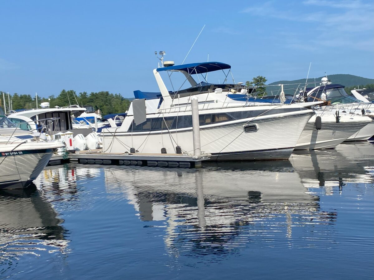 1985 Carver Mariner 36 – Harris Bay Yacht Club